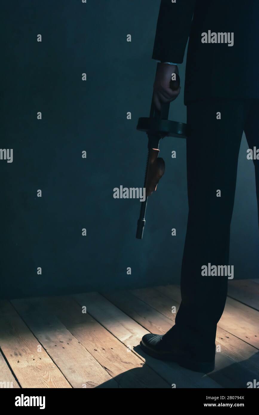 Gangster with machine gun hi-res stock photography and images - Alamy