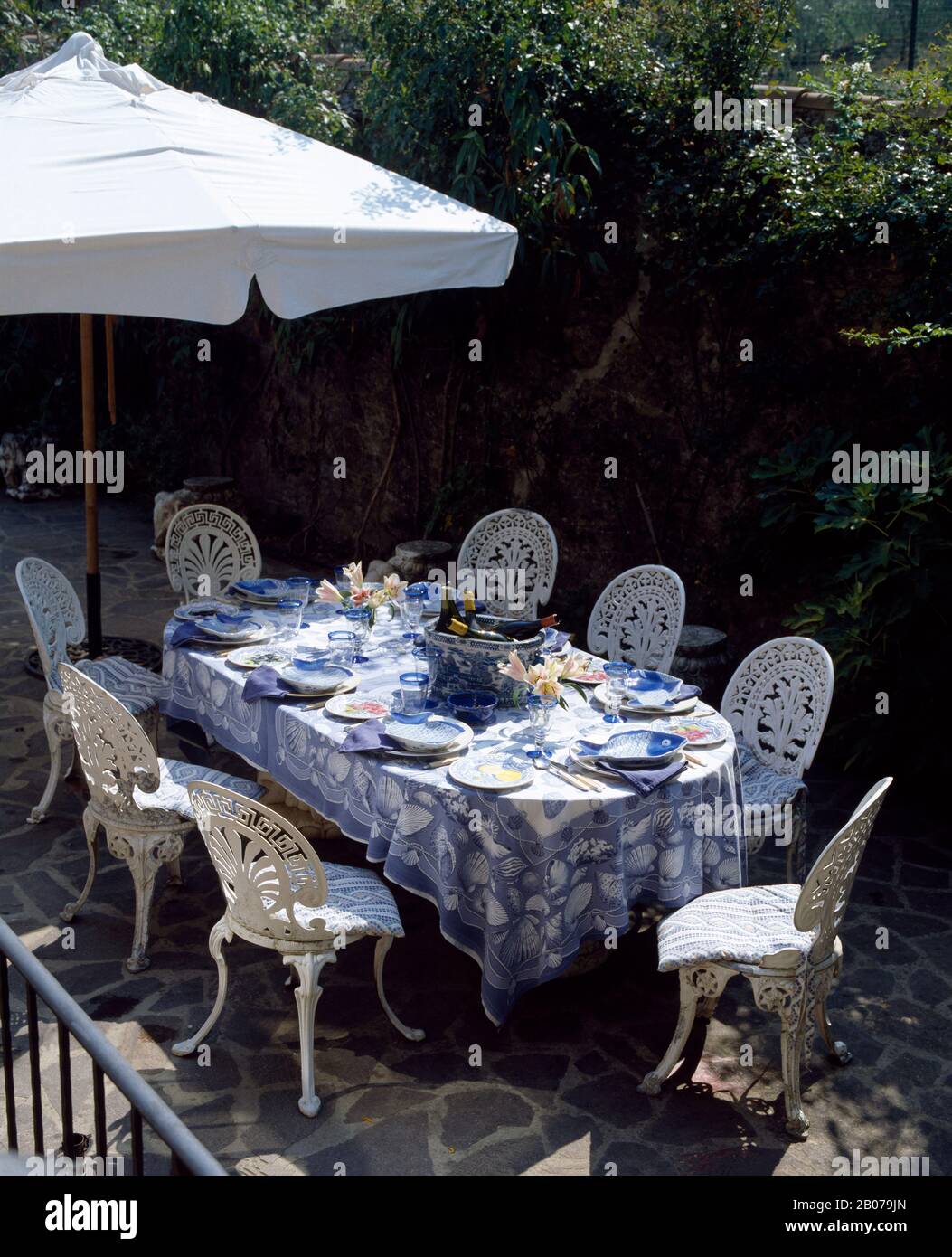 Oval table set outside for large dinner party Stock Photo - Alamy