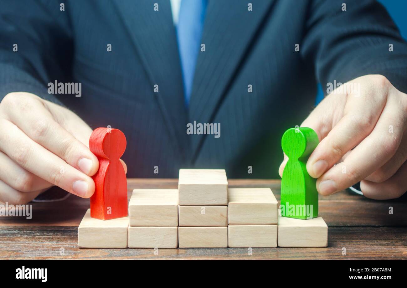 Corporate hierarchy hi-res stock photography and images - Alamy