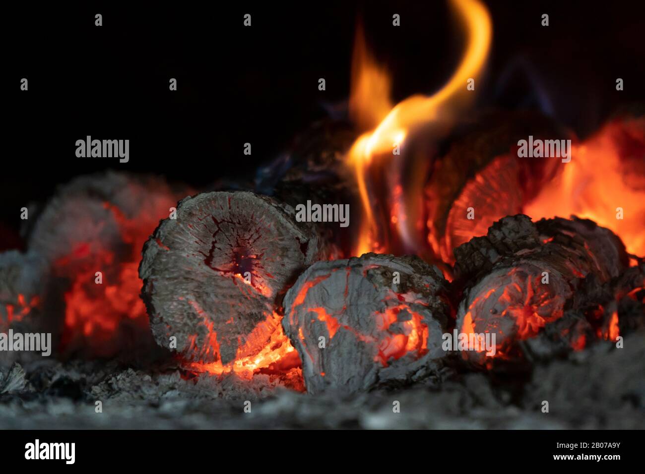 Napalm fire hi-res stock photography and images - Alamy
