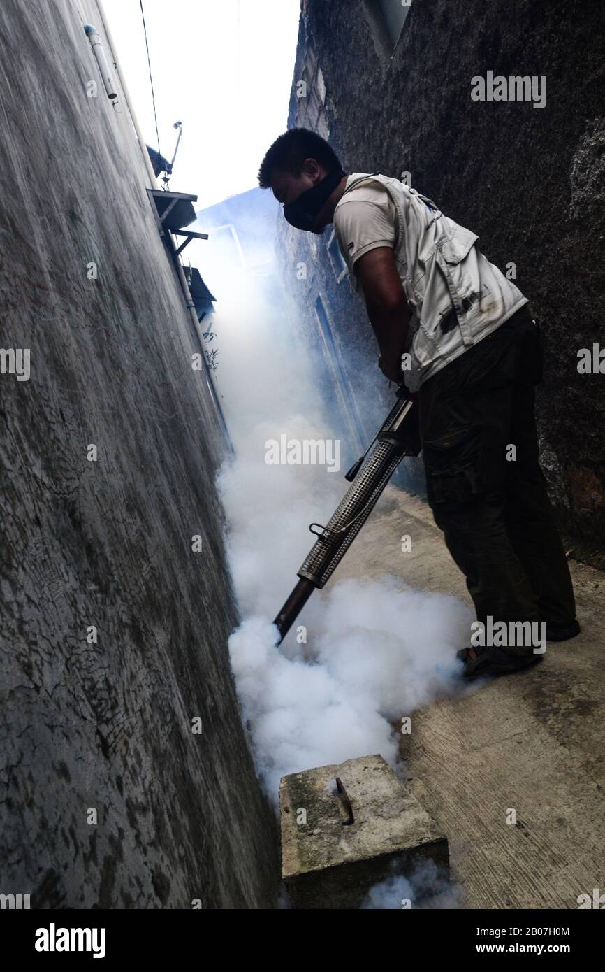 Smoke machine hi-res stock photography and images - Alamy