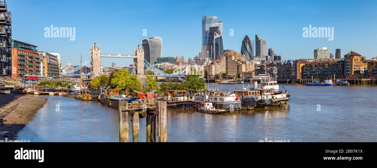 Panorama tower bridge boats hi-res stock photography and images - Alamy