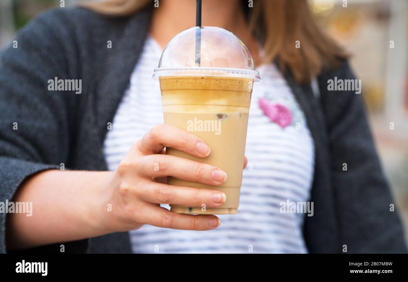 Woman's hand holding cold Frappe Coffee Stock Photo - Alamy