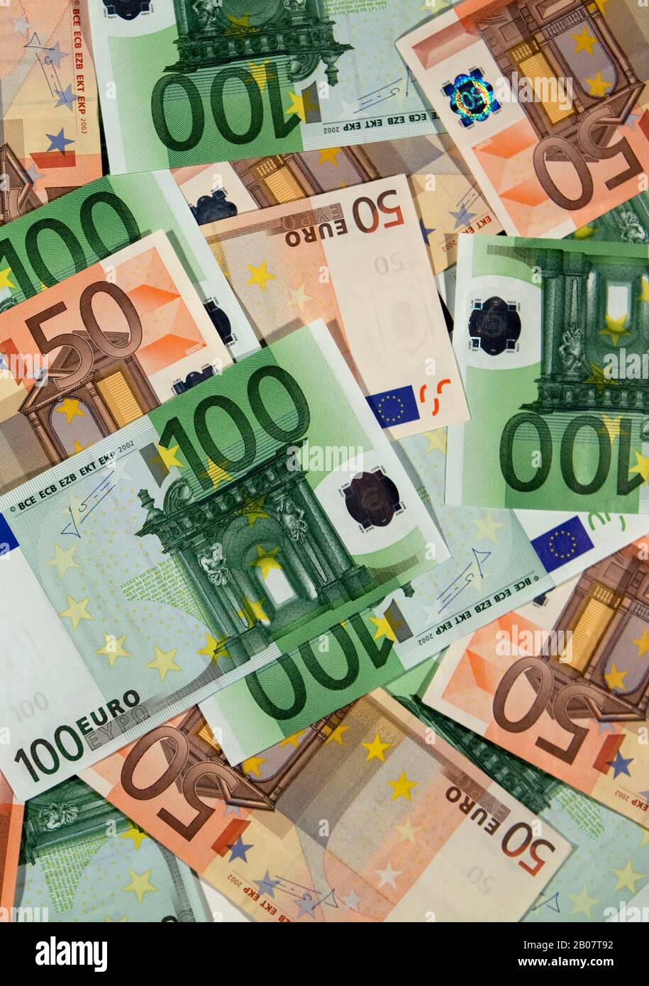 100 euro notes full hi-res stock photography and images - Alamy