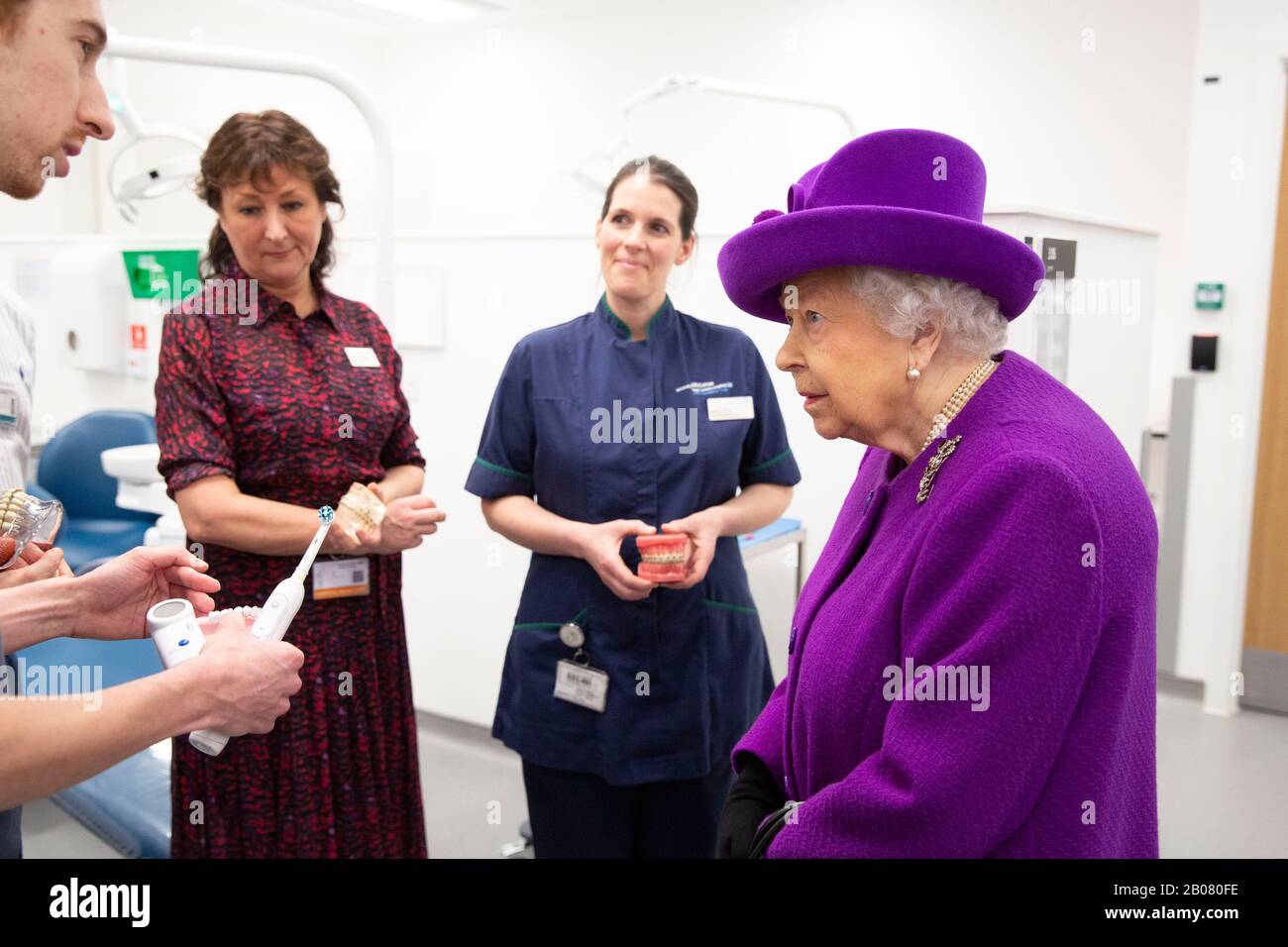 Queen elizabeth ii meeting staff hi-res stock photography and images ...