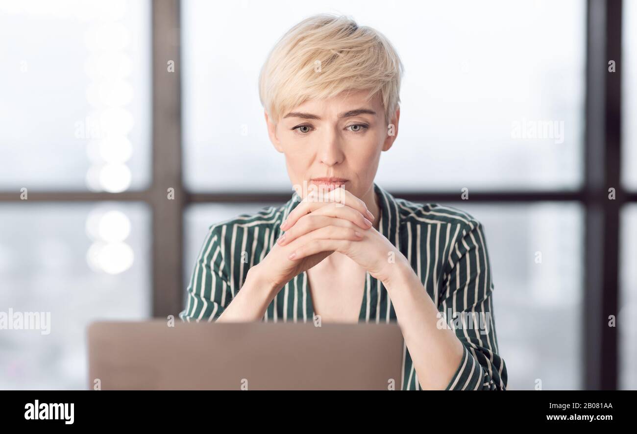 Planning thinking business people hi-res stock photography and images ...