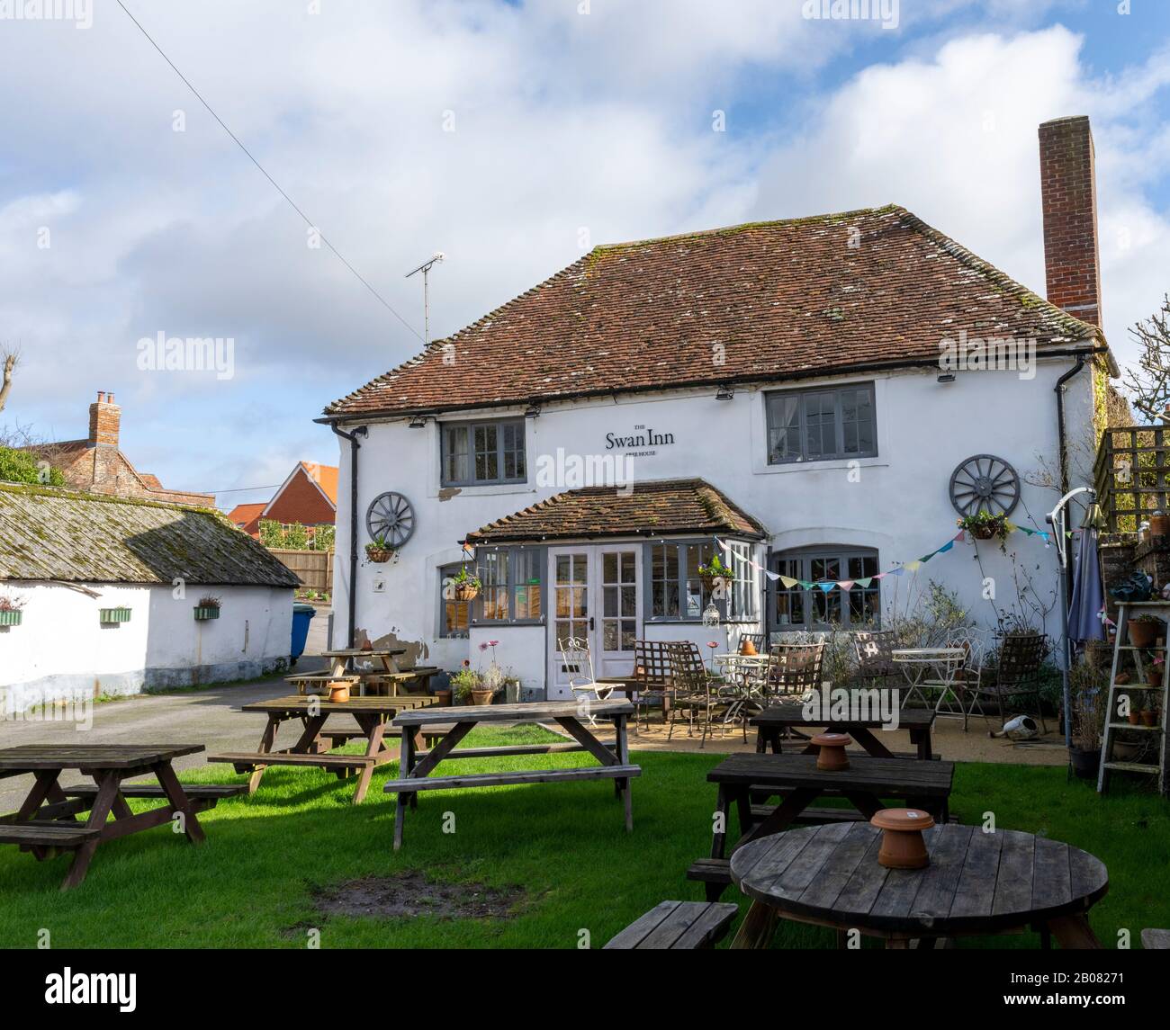 Swan Inn High Resolution Stock Photography and Images - Alamy