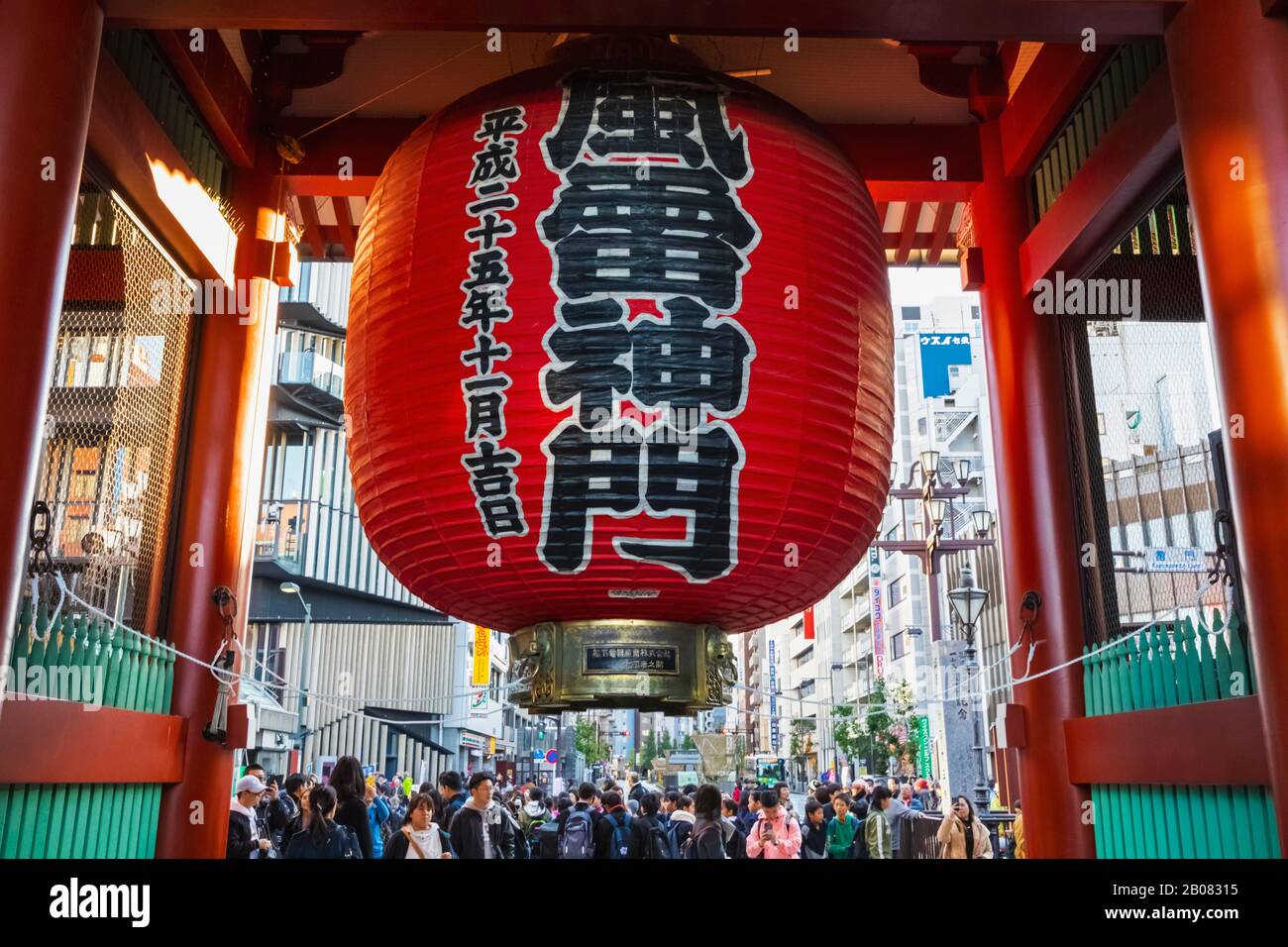 Japan, Honshu, Tokyo, Asakusa, Sensoji Temple, Kaminarimon Gate, Giant ...