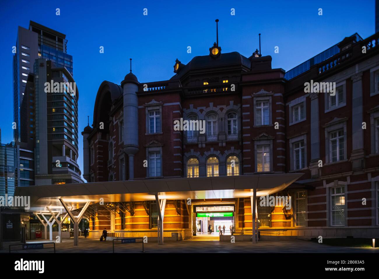Japan, Honshu, Tokyo, Marunouchi, Tokyo Station, Exterior View at Night Stock Photo - Alamy