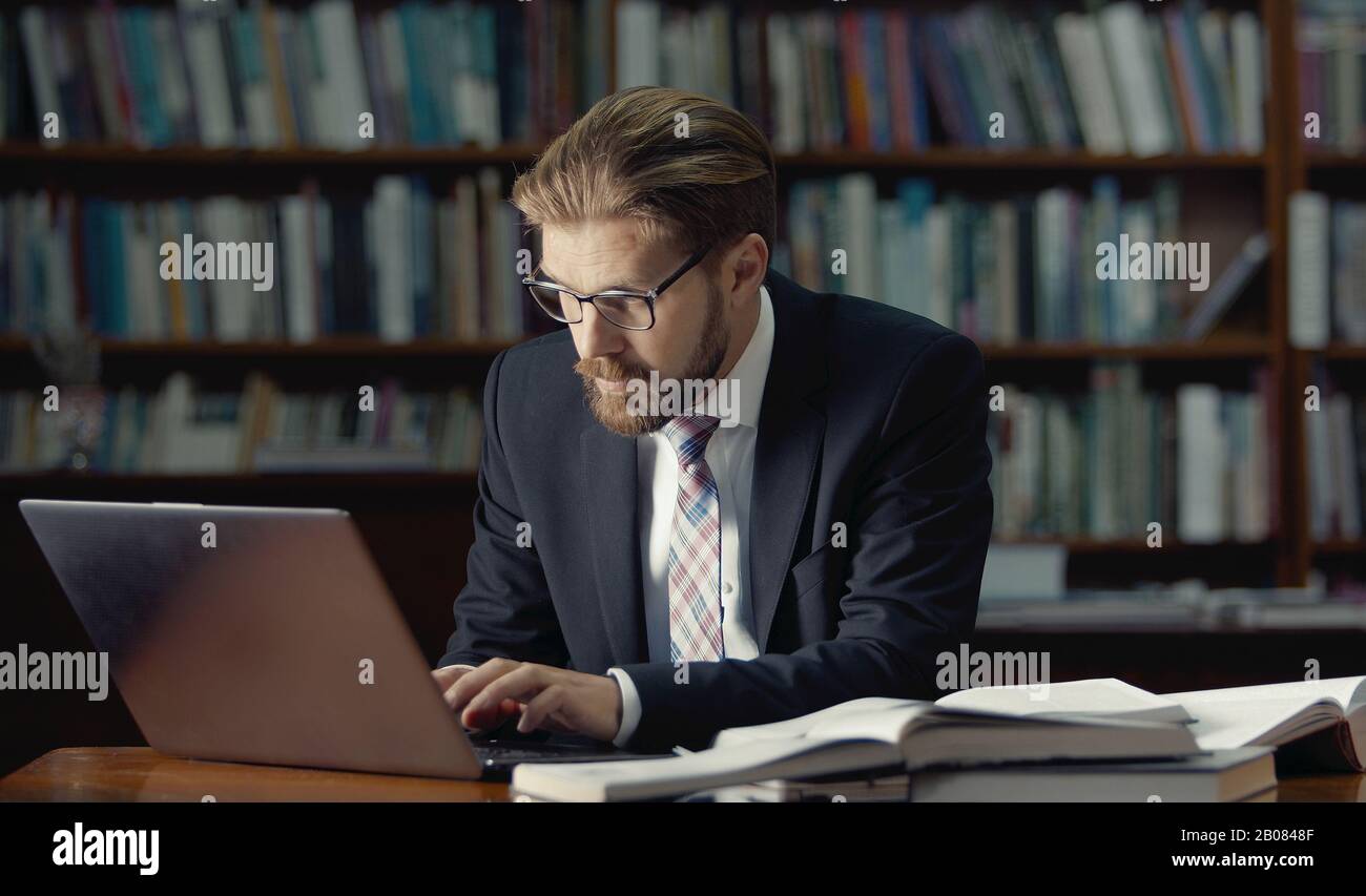 Businessman sitting desk typing hi-res stock photography and images - Alamy