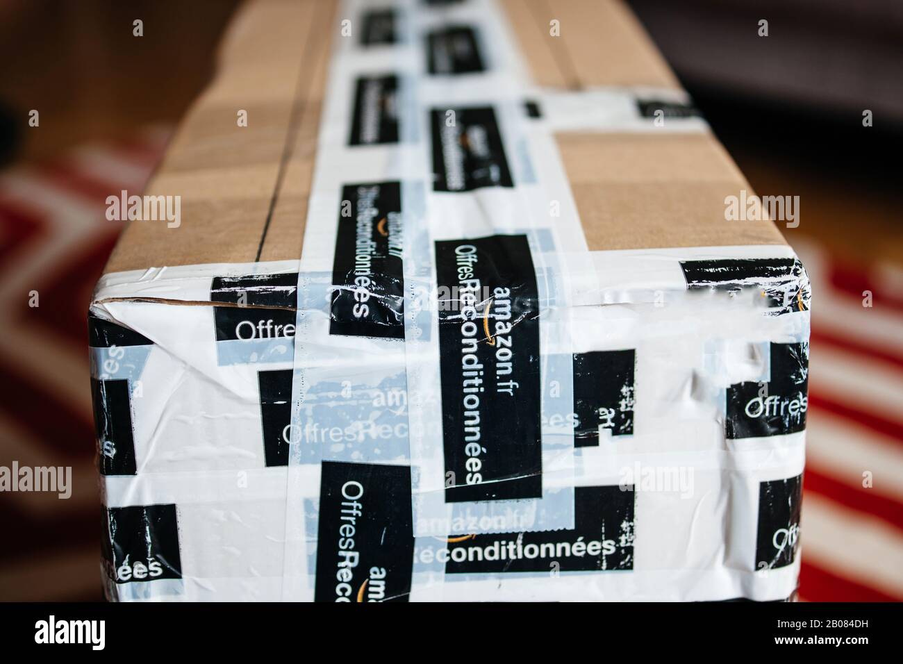 Damaged box warehouse hi-res stock photography and images - Alamy