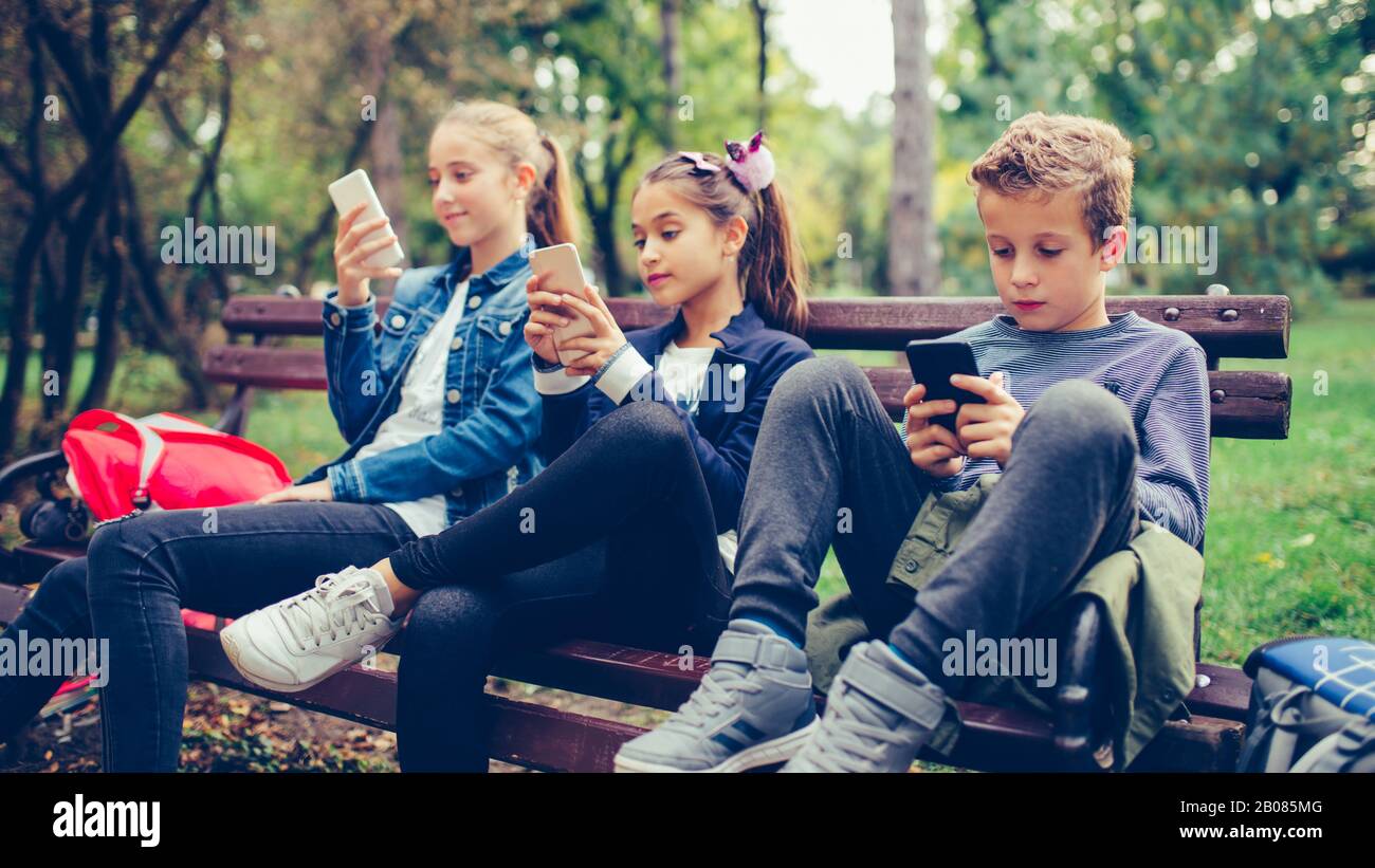 Sitting talking bench media hi-res stock photography and images - Alamy
