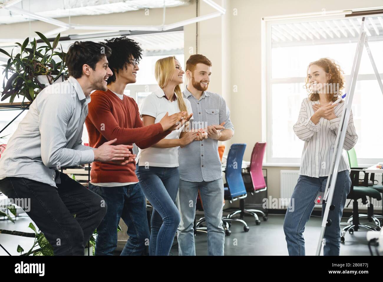 Team cheering work hi-res stock photography and images - Alamy