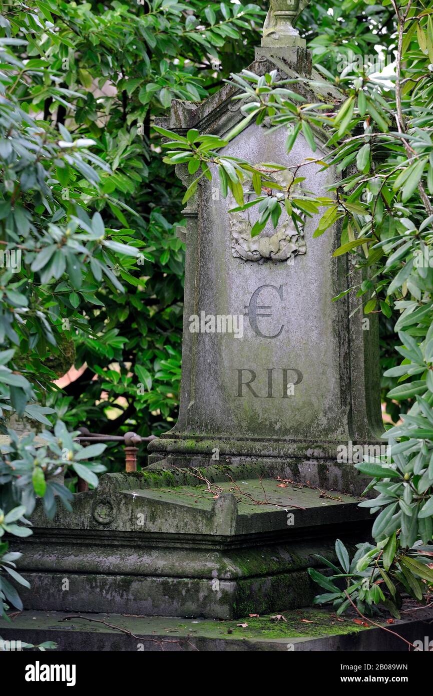 Symbolic tombstone tombstones hi-res stock photography and images - Alamy