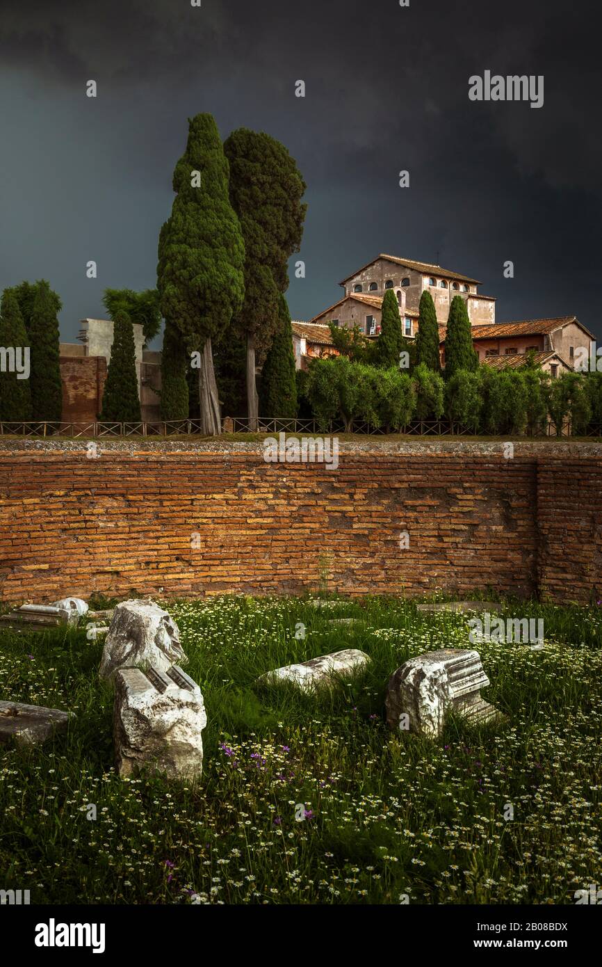 Roman garden structure hi-res stock photography and images - Alamy