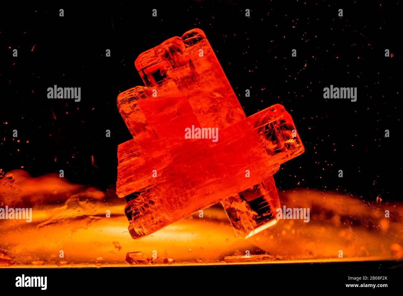 macro image of tiny orange crystal of potassium dichromate Stock Photo ...