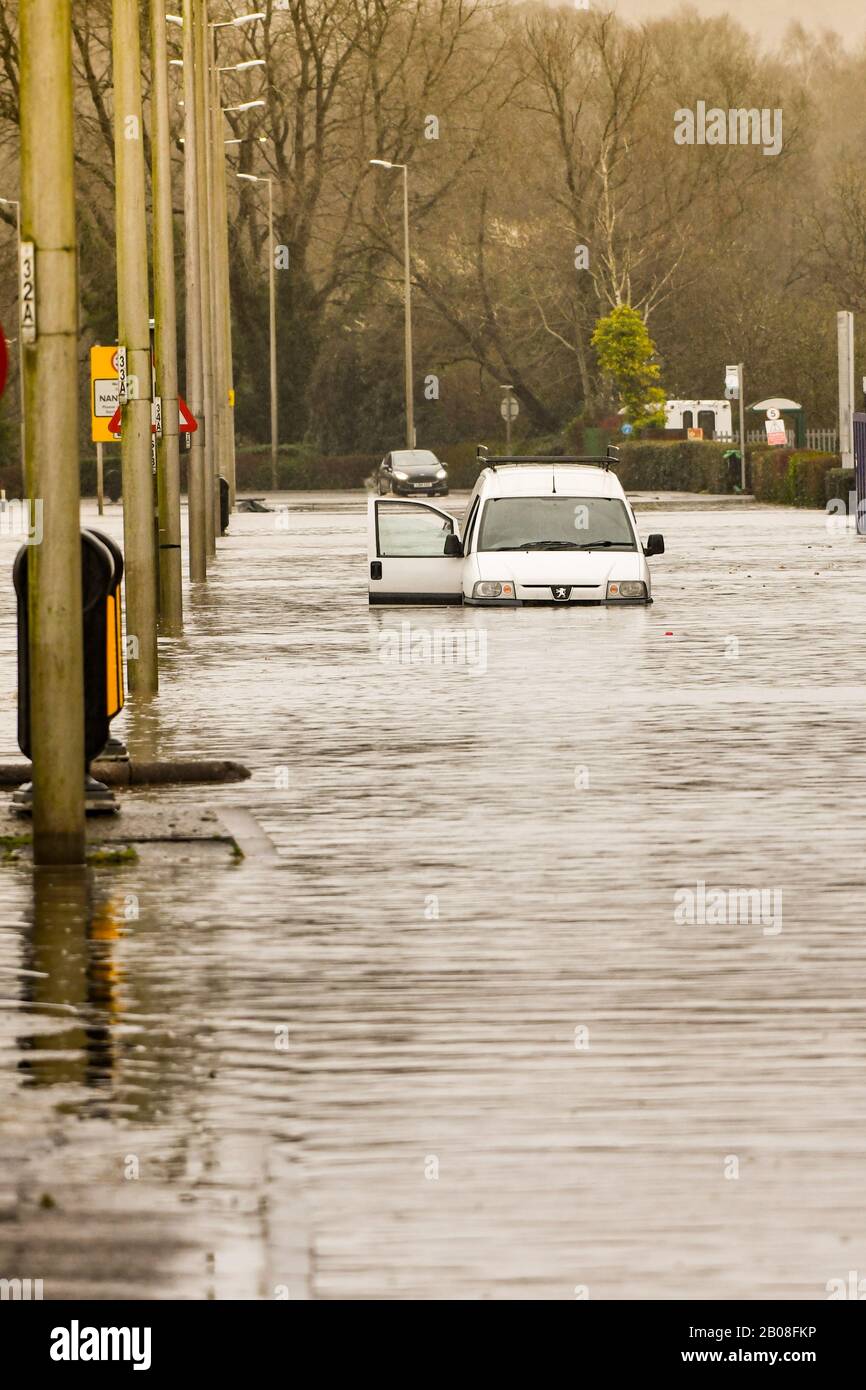 Van in flood hi-res stock photography and images - Alamy