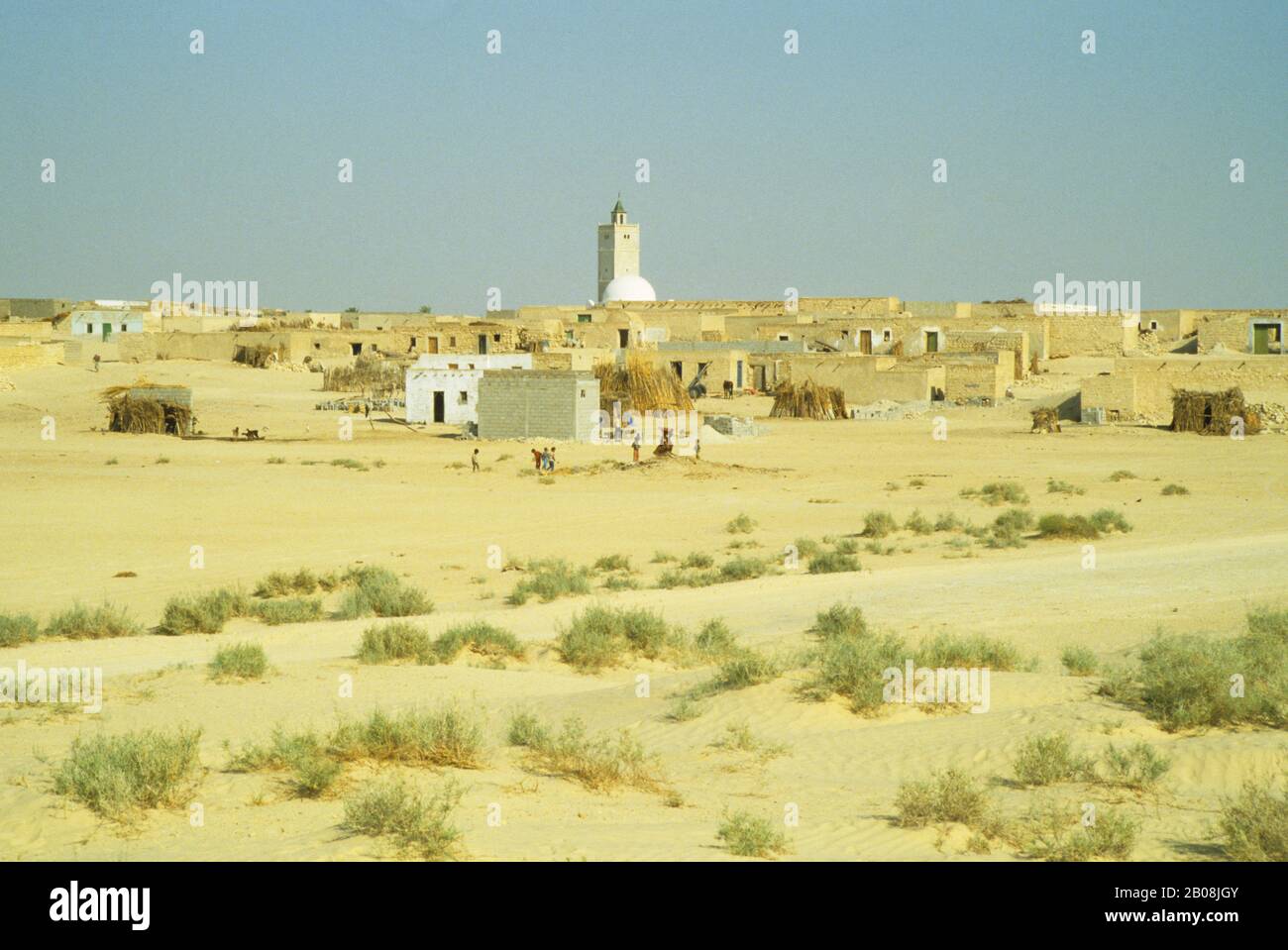 AFRICA, TUNISIA, SAHARA DESERT, VILLAGE Stock Photo - Alamy