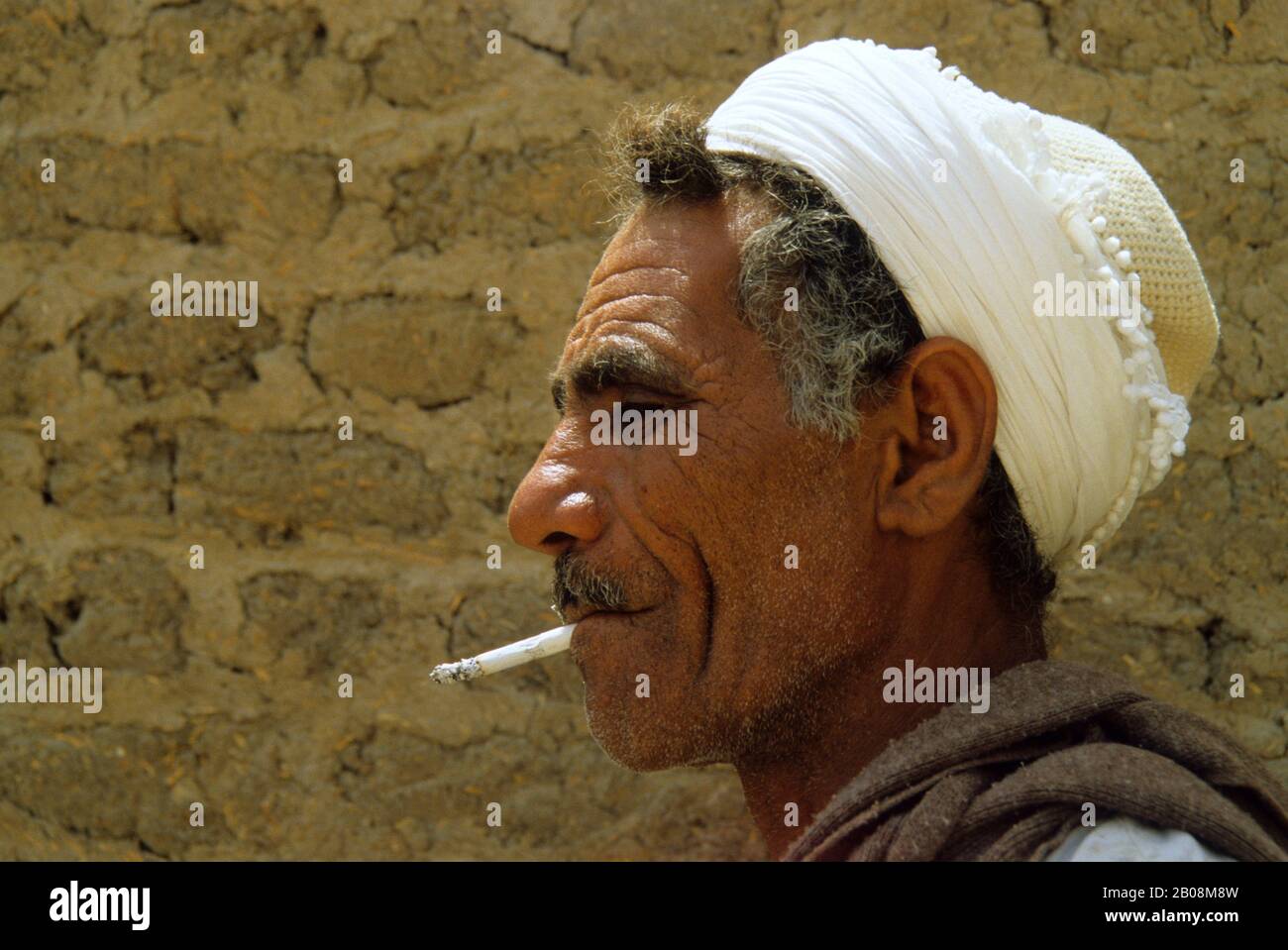 Egyptian man smoking cigarette hi-res stock photography and images - Alamy