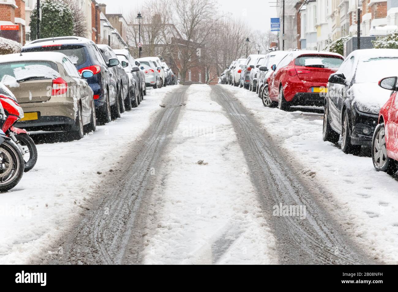 Sleeting in london hi-res stock photography and images - Alamy