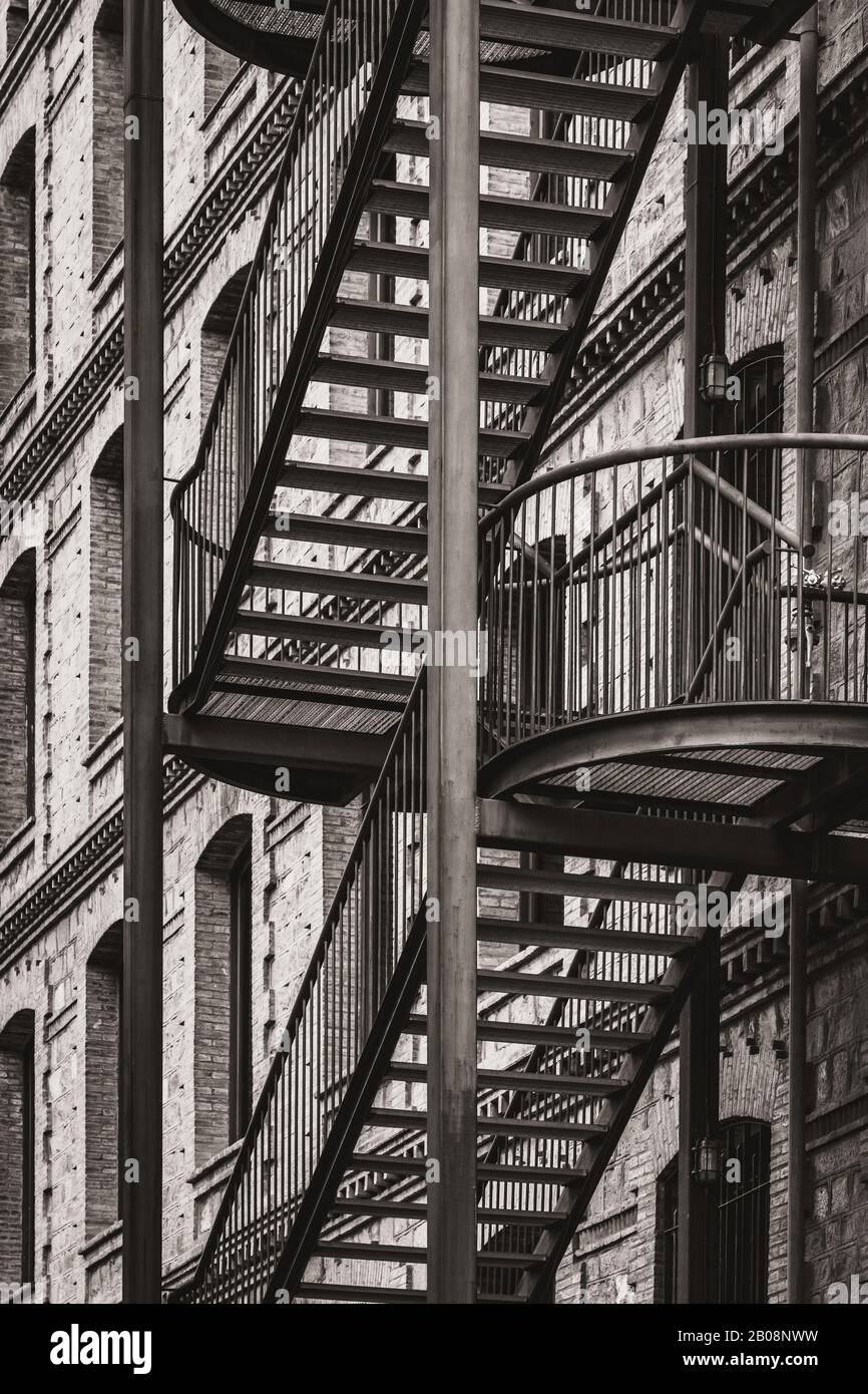 Exterior metal staircase hi-res stock photography and images - Alamy