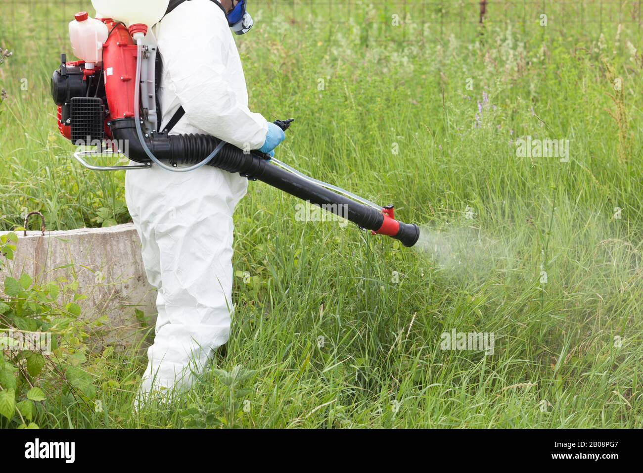 Man doing pest control hi-res stock photography and images - Alamy