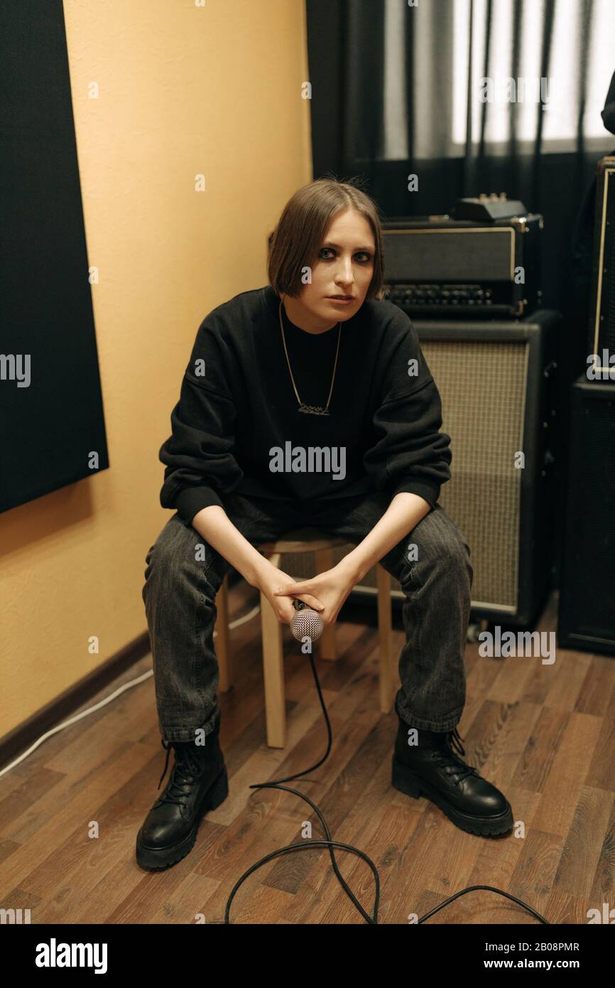 Singer performing in a recording studio Stock Photo - Alamy