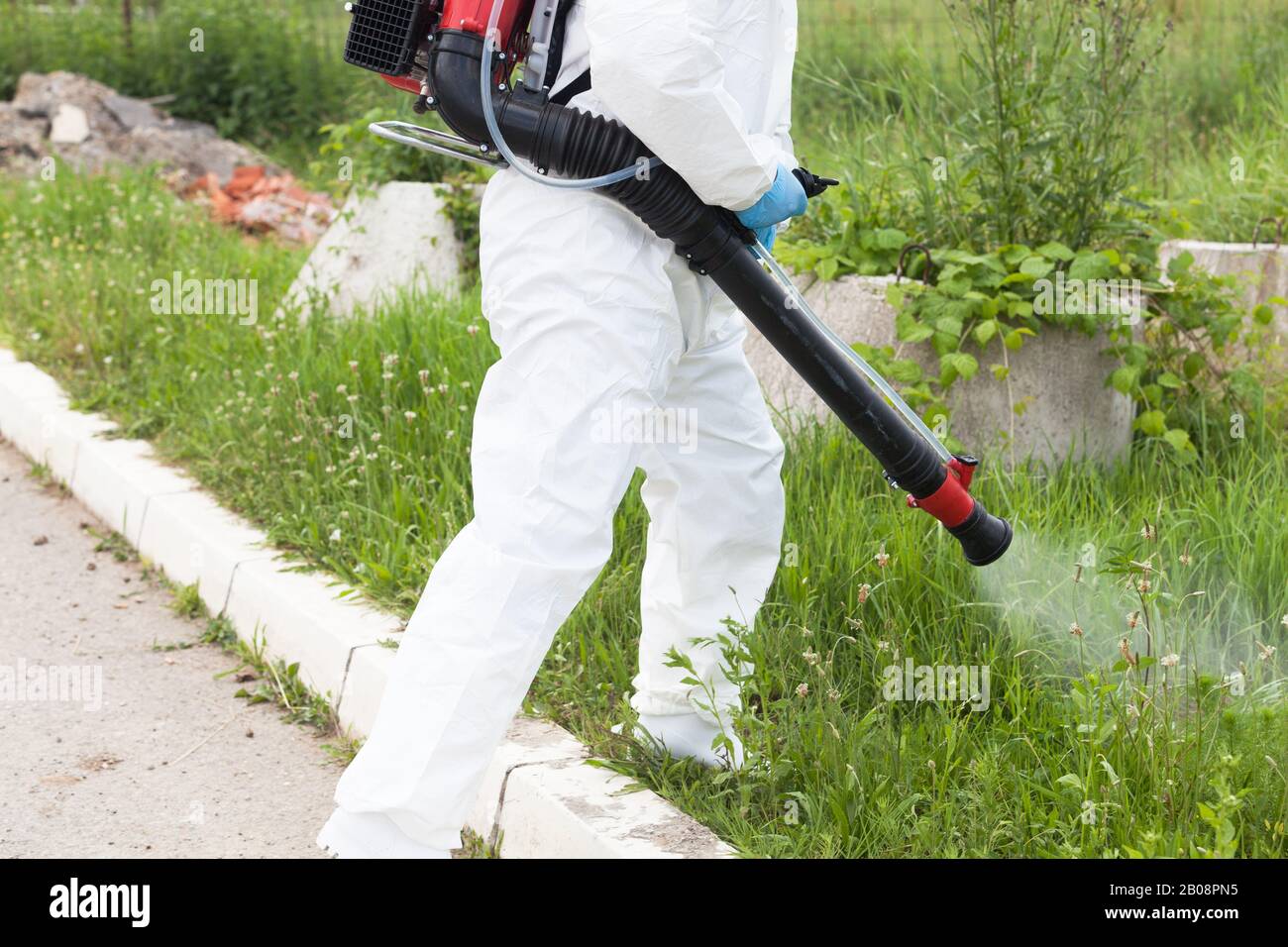 Man spraying insects outdoors. Pest control Stock Photo - Alamy