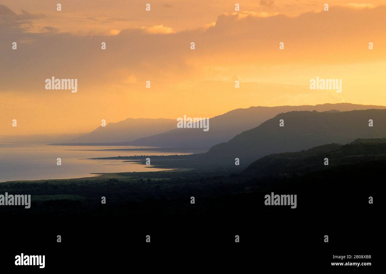 TANZANIA,GREAT RIFT VALLEY LAKE MANYARA, SUNSET Stock Photo - Alamy