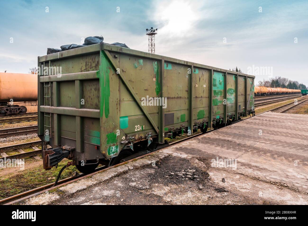 Rail wagon unloading hi-res stock photography and images - Alamy