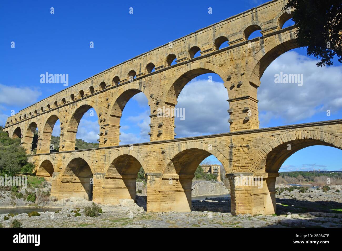 Roman bridge over river gardon hi-res stock photography and images - Alamy