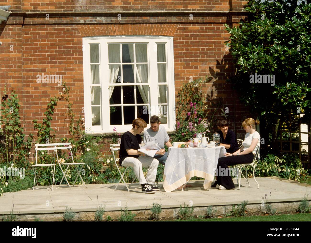 Large family eating outside table hi-res stock photography and images ...