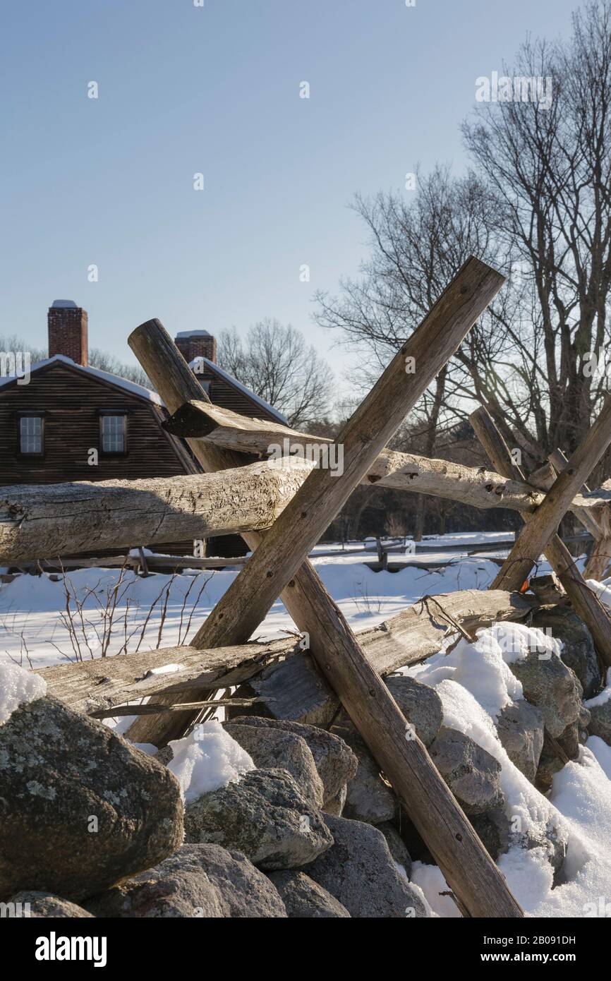 1700s colonial tavern hi-res stock photography and images - Alamy