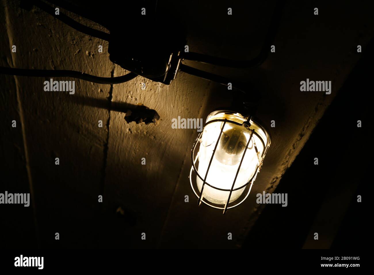 Damp proof hi-res stock photography and images - Alamy