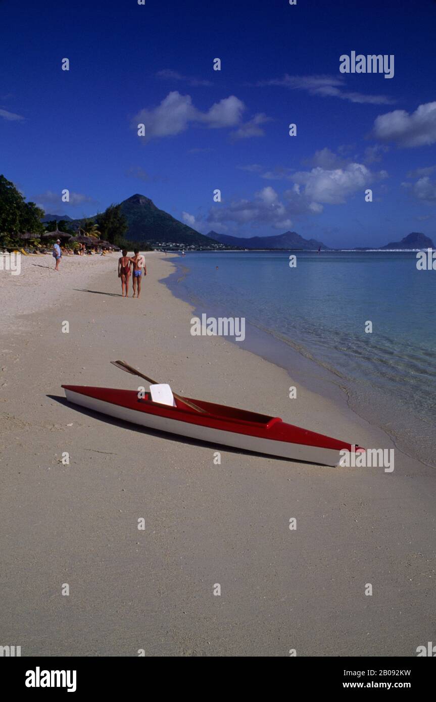 MAURITIUS, BEACH SCENE WITH KAYAK Stock Photo - Alamy