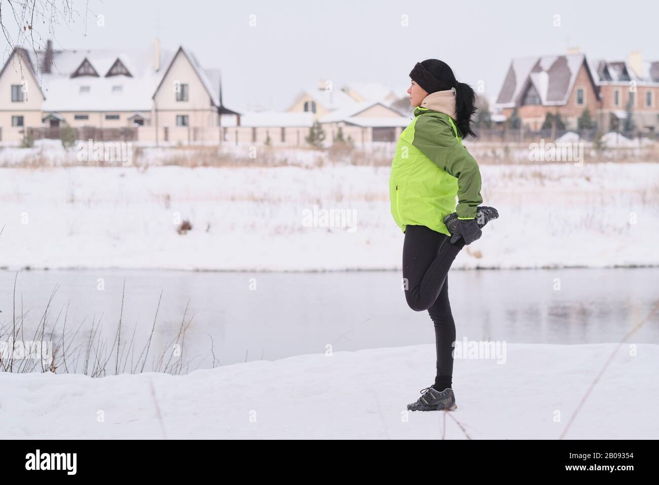 Side view woman leg running hi-res stock photography and images - Alamy