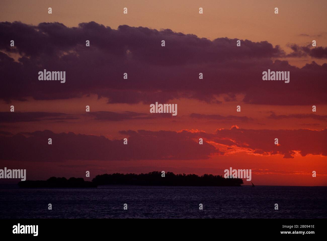 Dow boat hi-res stock photography and images - Alamy