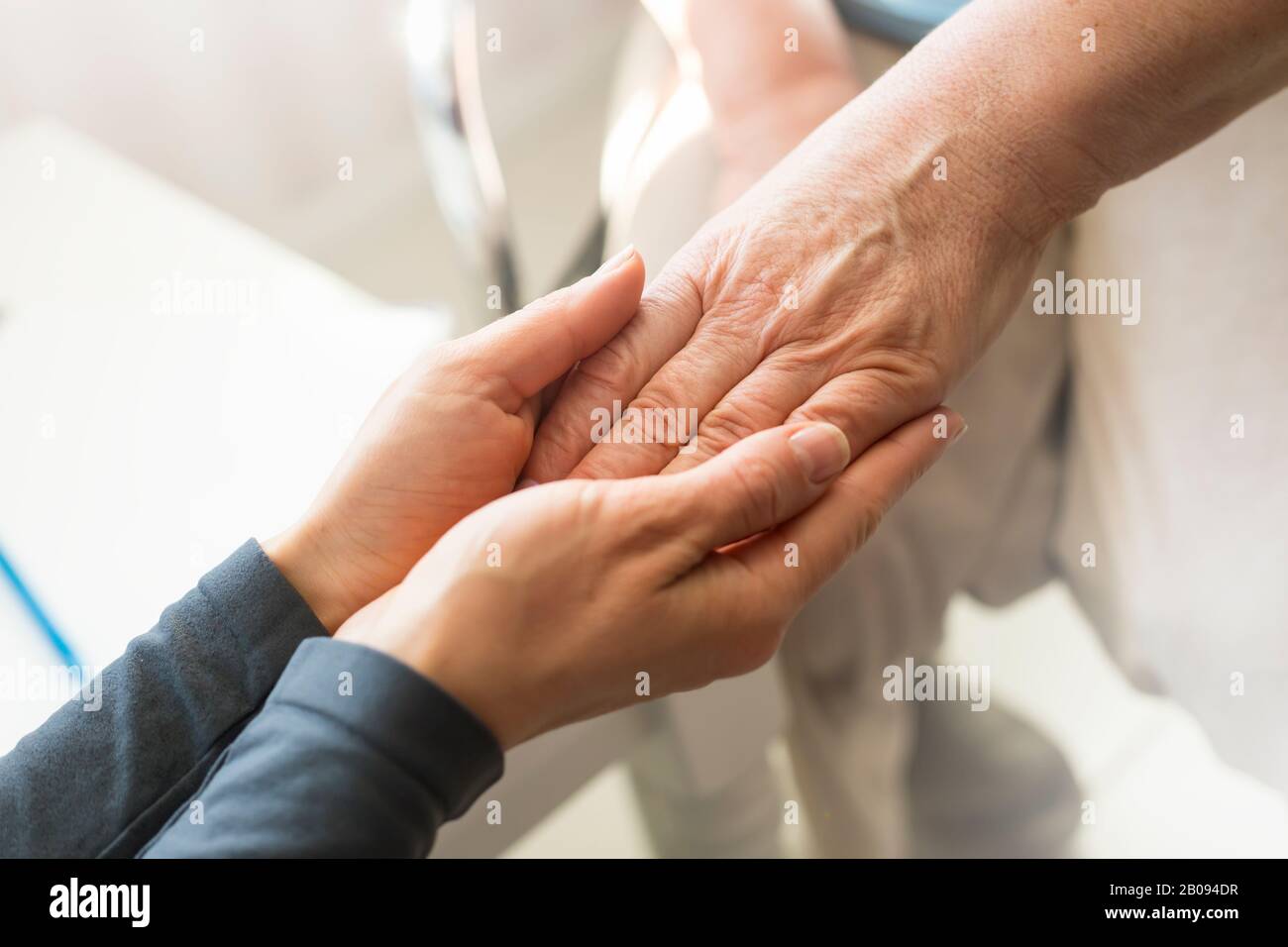 Mature nursing hi-res stock photography and images - Alamy