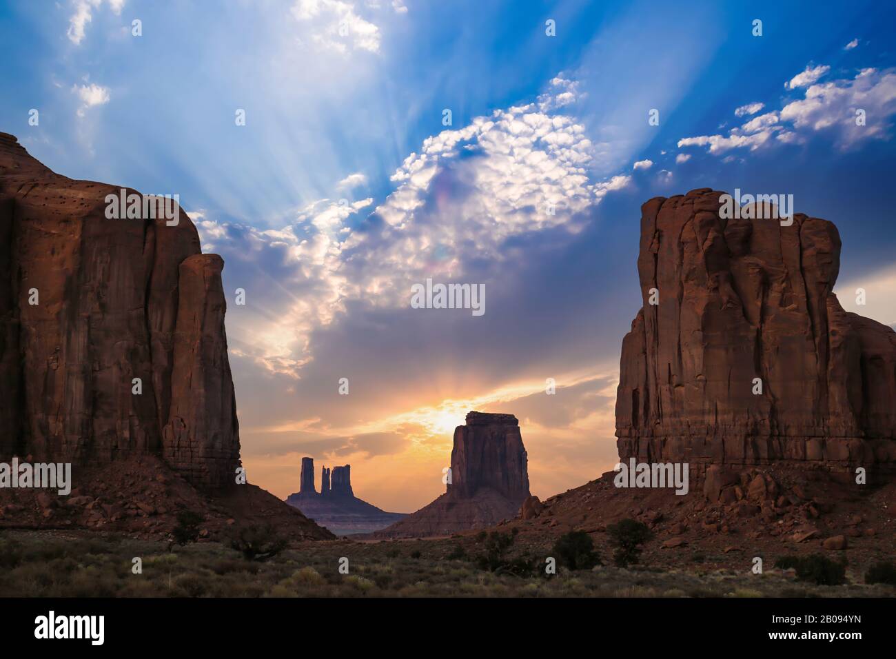 The famous Buttes of Monument Valley, Utah, USA Stock Photo - Alamy