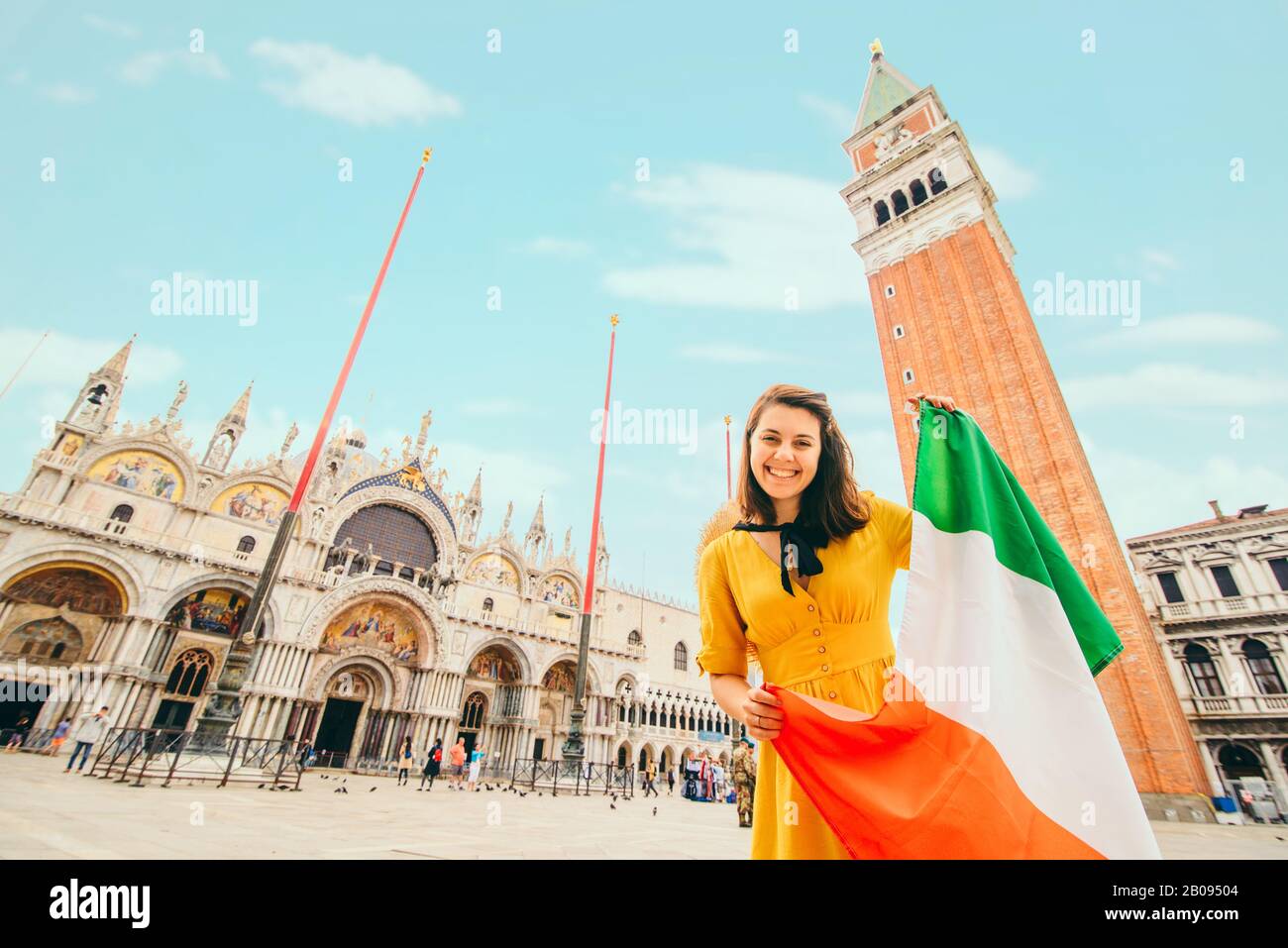 Young woman italian flag hi-res stock photography and images - Alamy