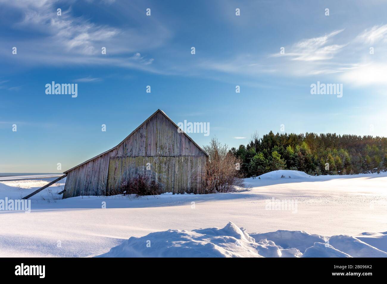 Snowy field hi-res stock photography and images - Alamy