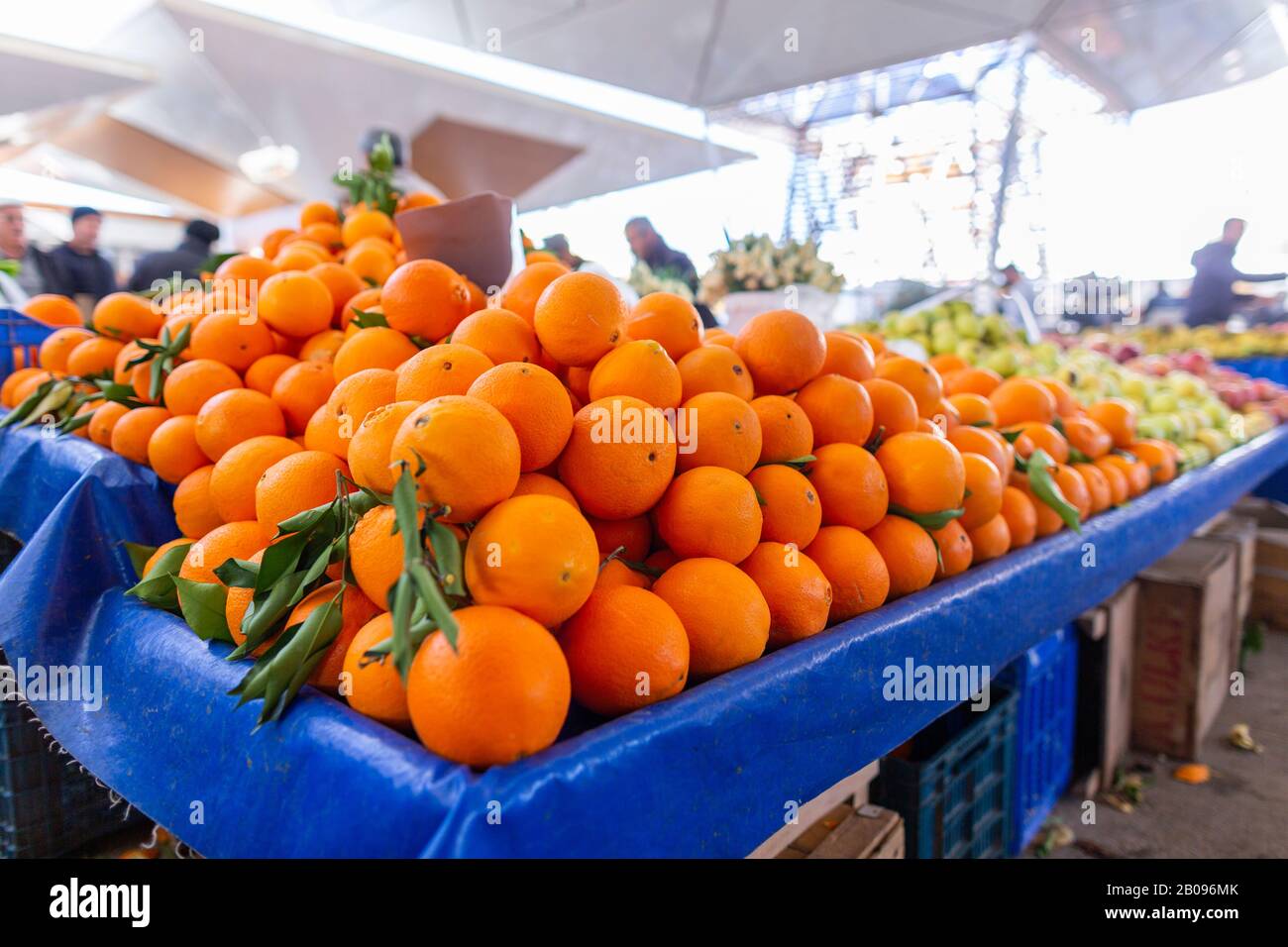 Delicious oranges lies on a turkish market Stock Photo - Alamy