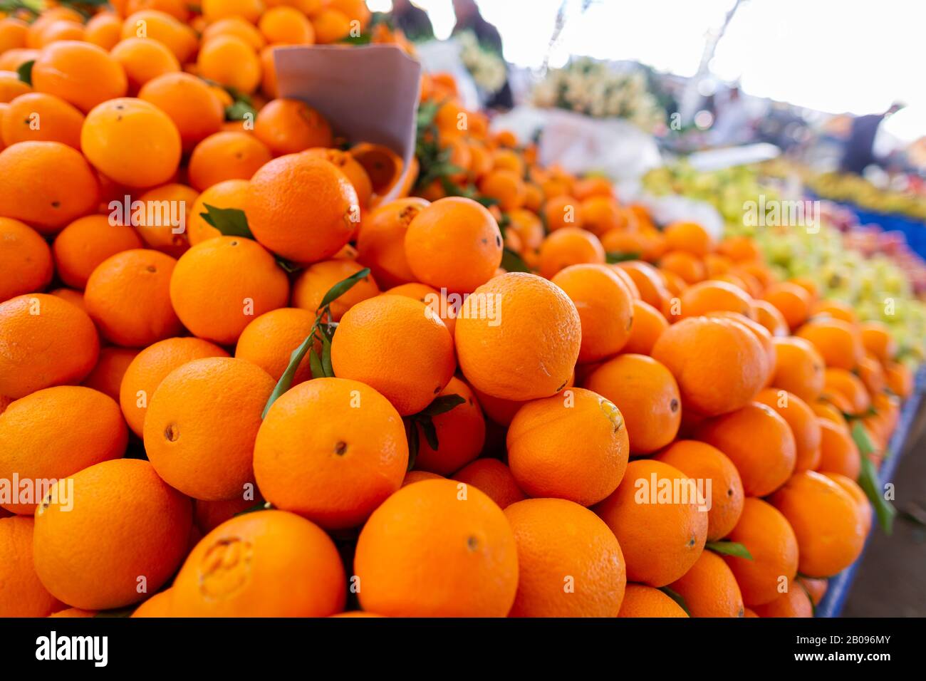 Delicious oranges lies on a turkish market Stock Photo - Alamy