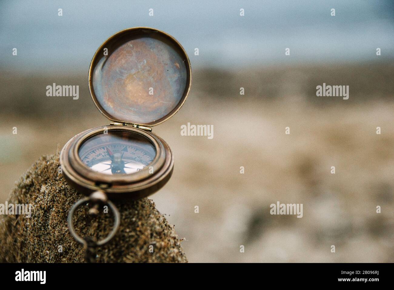 Desert island castaway hi-res stock photography and images - Alamy