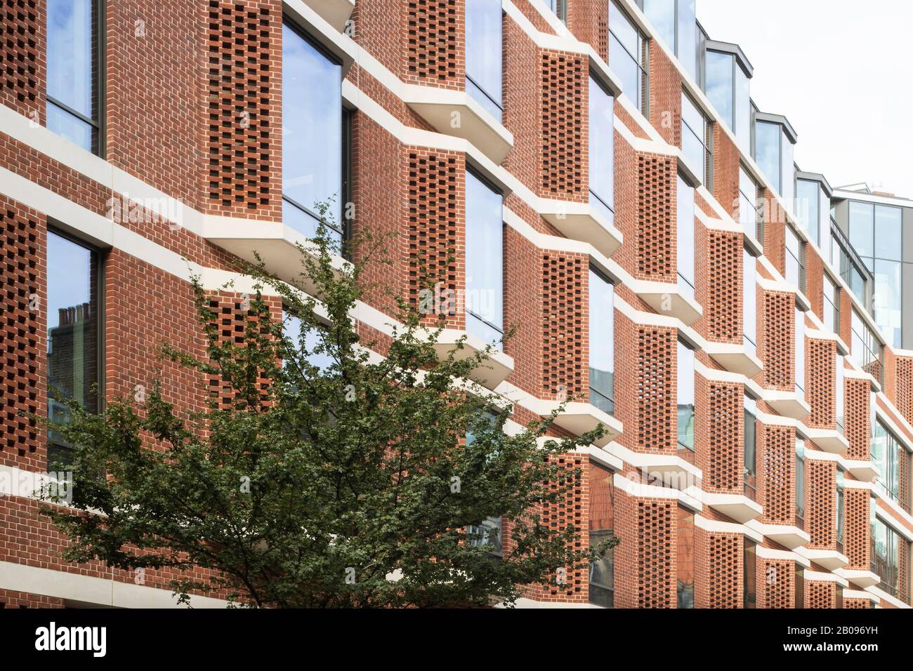 Wider view of windows on front elevation. UCLH Eye Hospital, London ...