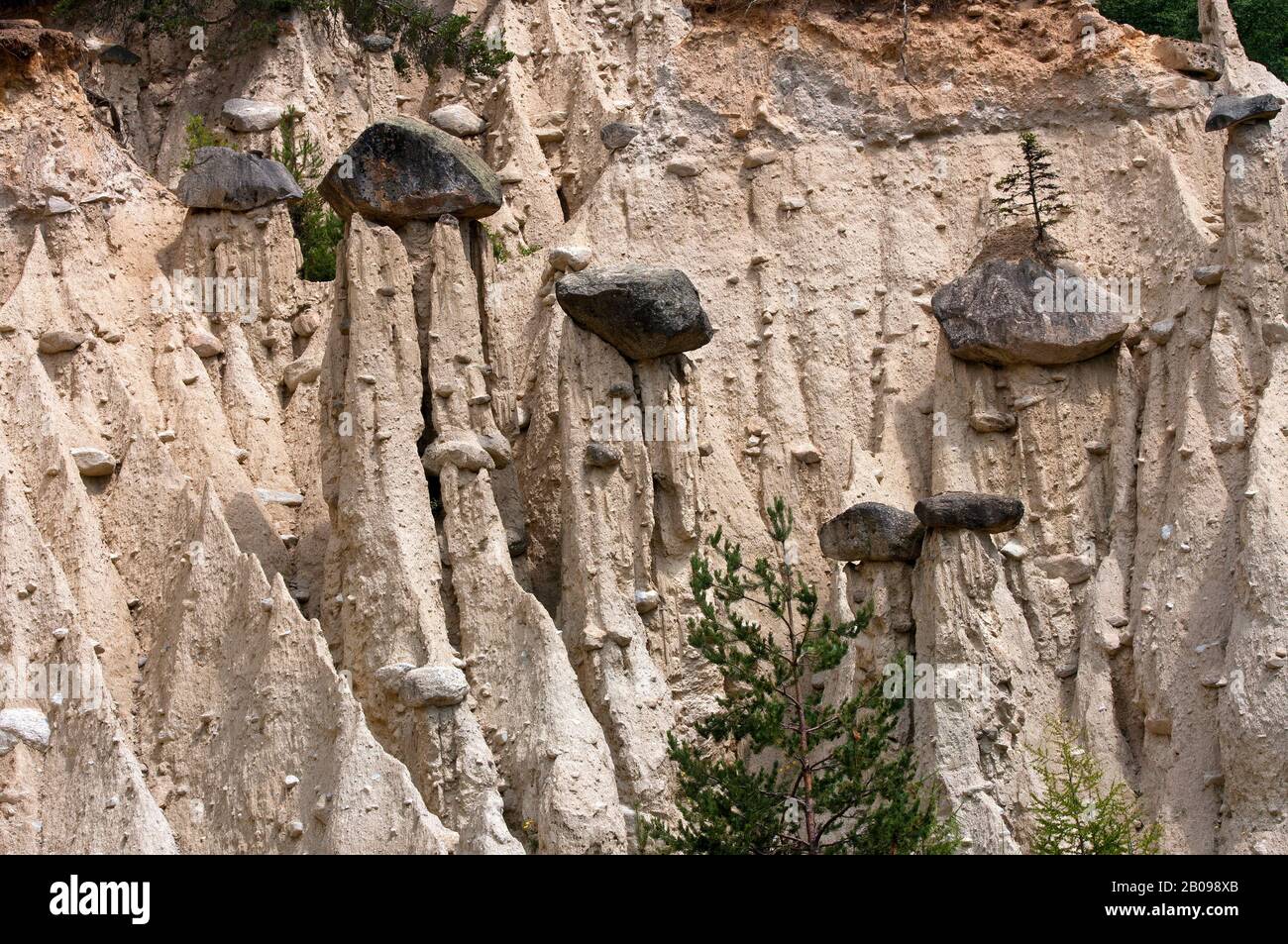 Piramidi di terra hi-res stock photography and images - Alamy