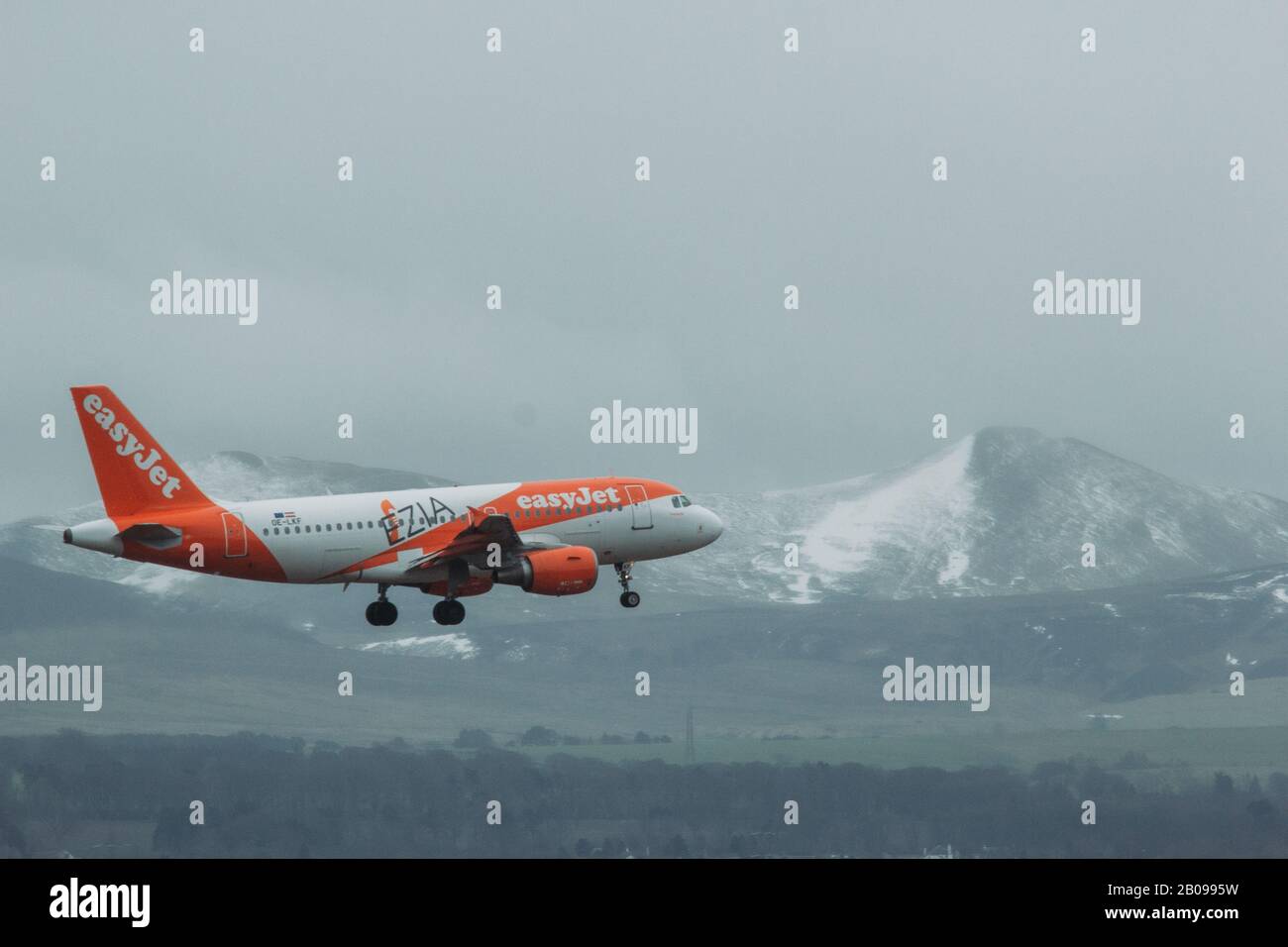 Easyjet Airbus on Approach to Edinburgh Airport Stock Photo - Alamy