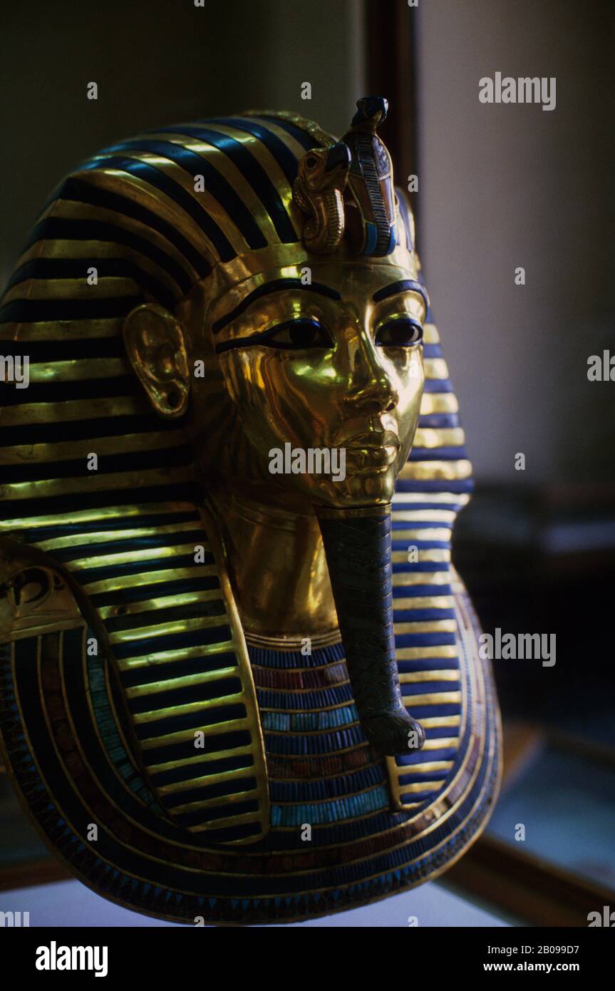 EGYPT, CAIRO, EGYPTIAN MUSEUM OF ANTIQUITIES, TUTANKHAMUN'S GOLD MASK ...