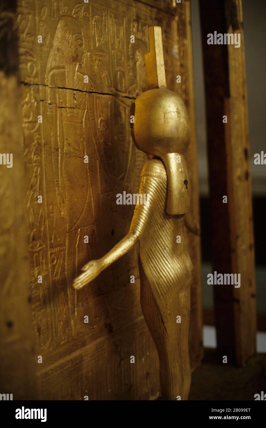 EGYPT, CAIRO, EGYPTIAN MUSEUM OF ANTIQUITIES, TUTANKHAMUN, SHRINE ...