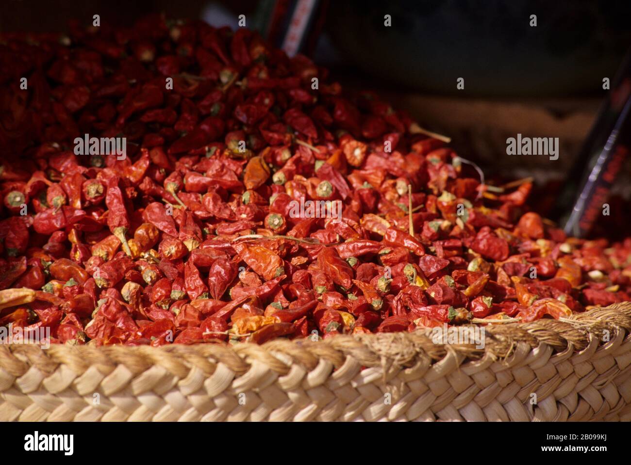 EGYPT, OLD CAIRO, BAZAAR SCENE, CHILI PEPPERS Stock Photo - Alamy